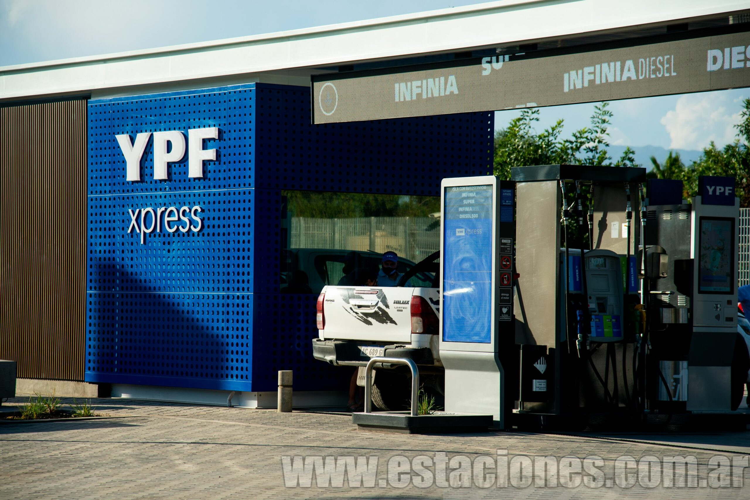 Tras las subas en Shell y Axion, ya rige el aumento de YPF: cuánto cuesta el litro de nafta ...