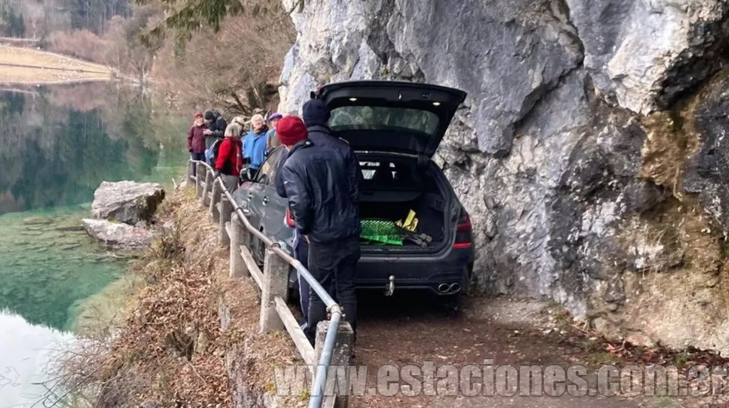 Se confió en el GPS y terminó con el auto atascado a orillas de un lago ...