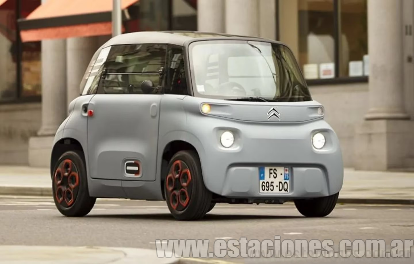 Volcó un Citroën Ami tras querer andar como un F1 en una famosa curva ...