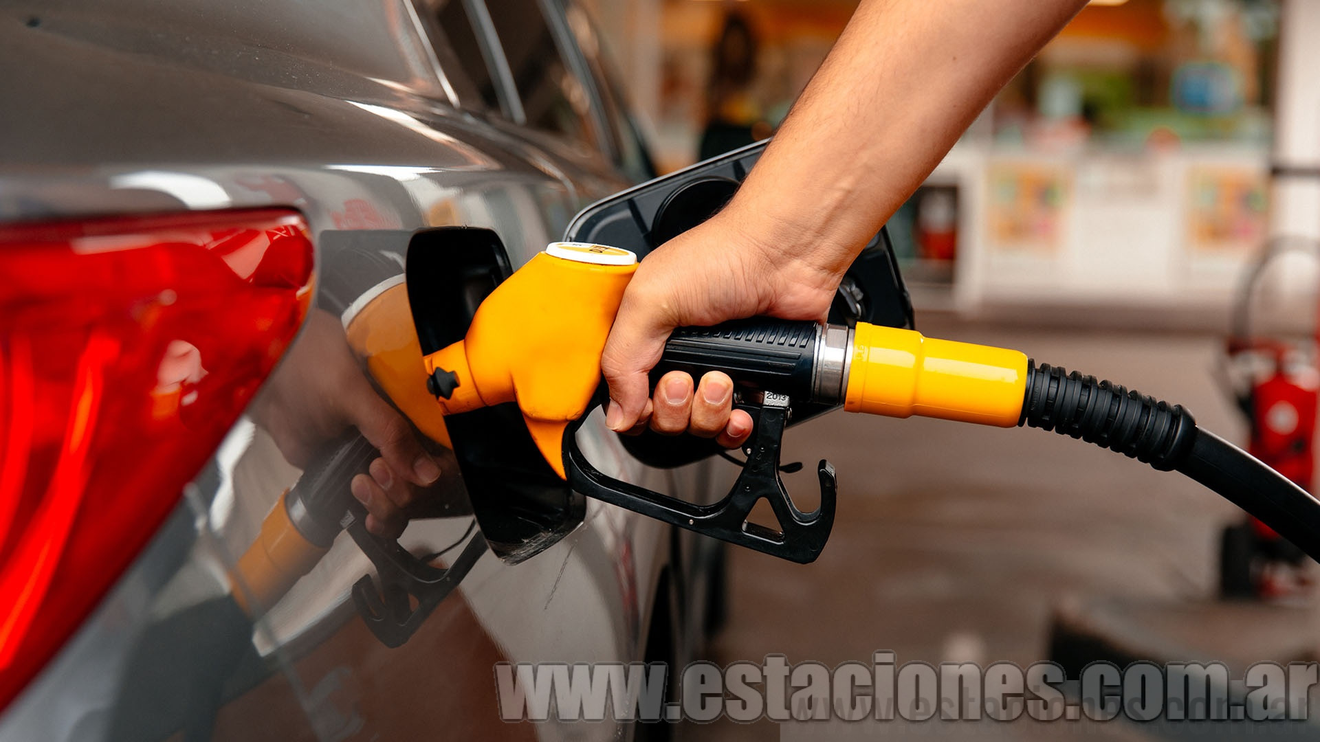 Nafta y gasoil: las rebajas de hasta 30% que dan YPF, Shell, Axion y ...