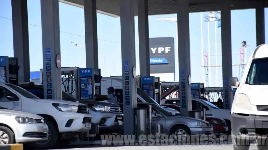 Cómo cargar nafta con hasta 30% de descuento en YPF en agosto del 2025 - estaciones.com.ar