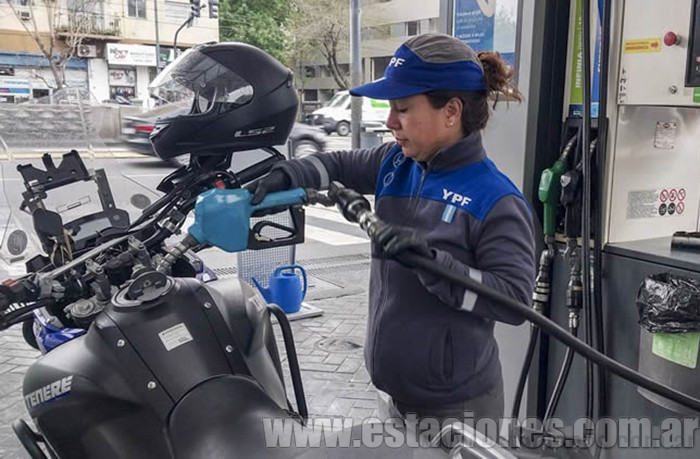 Cuánto gana un playero de estación de servicio en marzo 2026: YPF ...