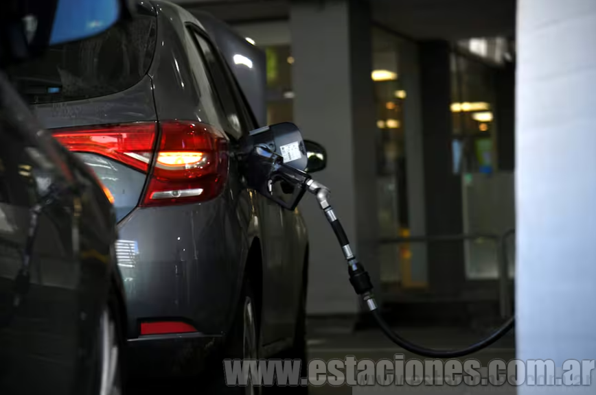 Cuánto cuesta llenar el tanque de los autos más vendidos tras la suba de la nafta - estaciones ...